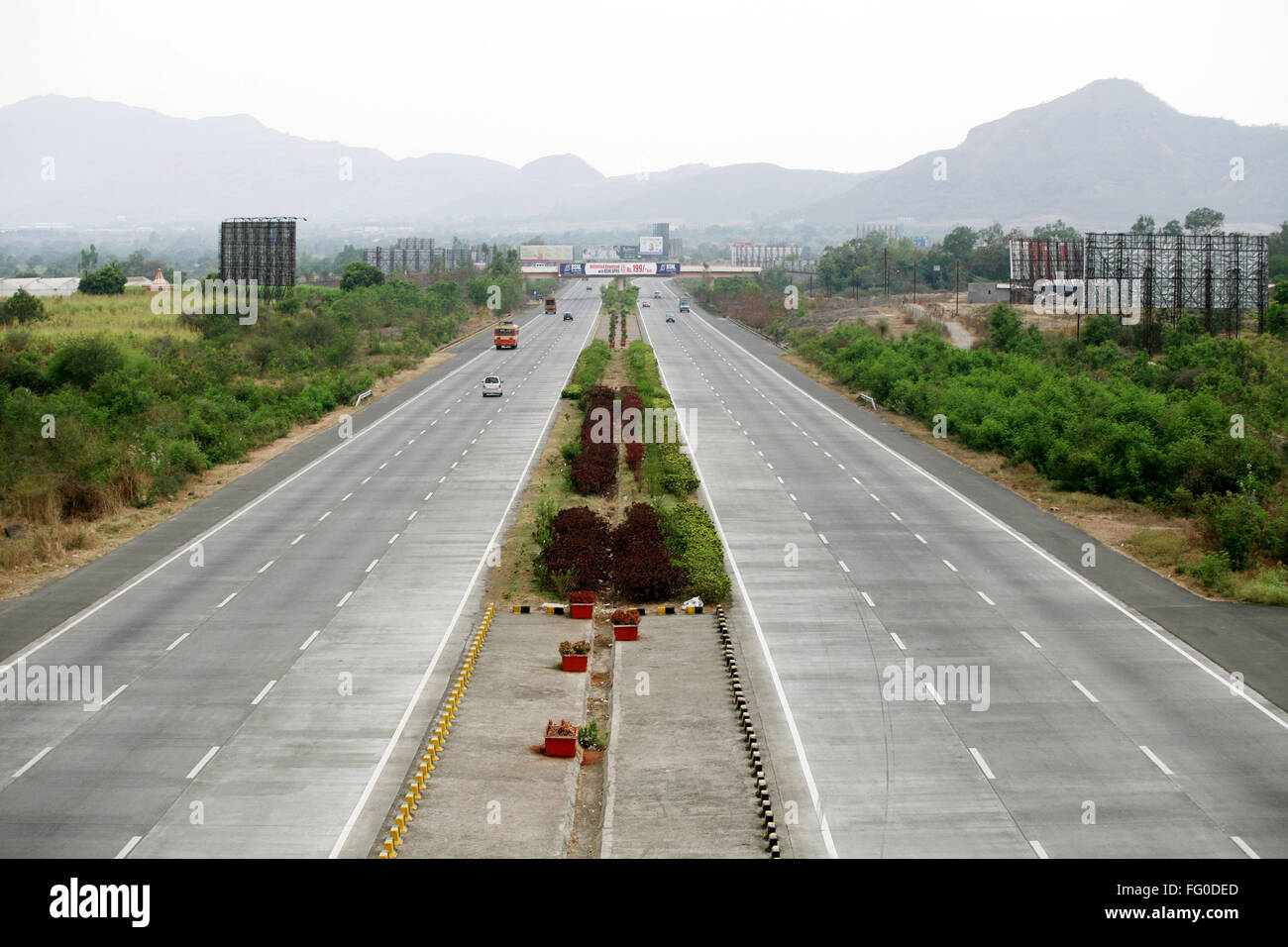 Mumbai pune expressway hi-res stock photography and images - Alamy