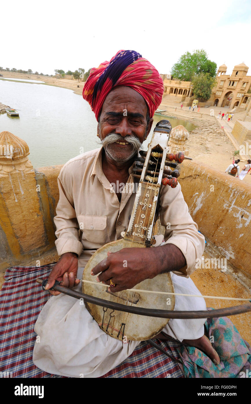 India rajasthan jaisalmer old men hi-res stock photography and images ...