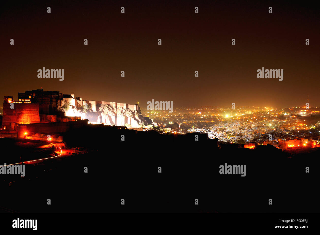 Red fort night india hi-res stock photography and images - Alamy