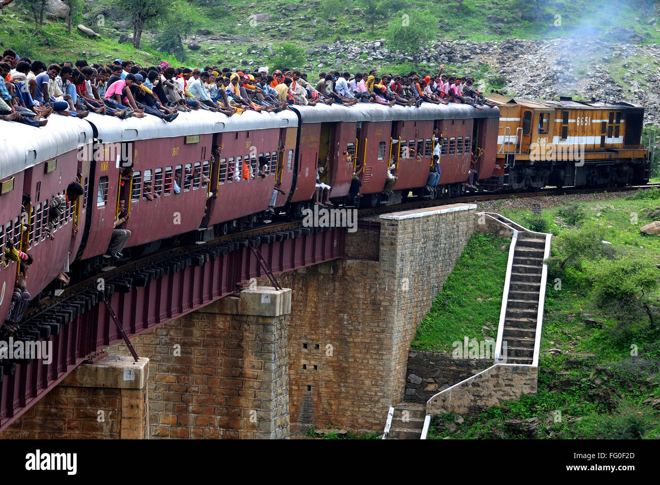 India train roof hi-res stock photography and images - Alamy