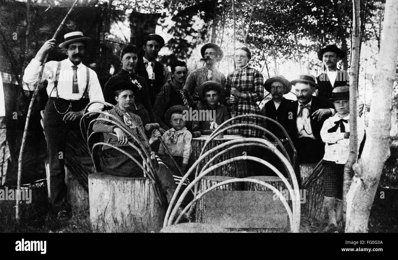 WASHINGTON: PIONEERS, c1900. /nA group of settlers on the frontier in ...