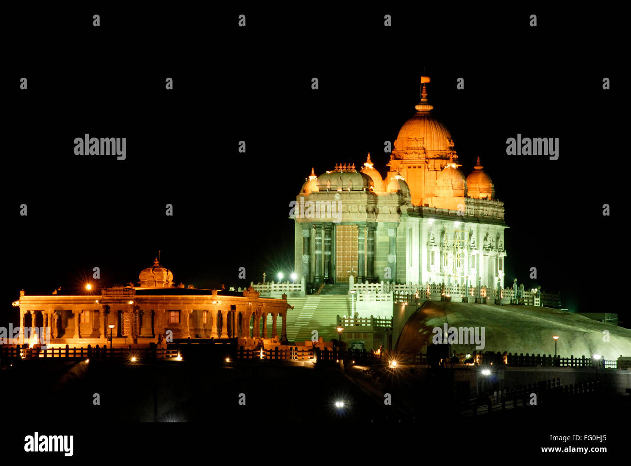 Illuminated Shripada Mandapam and Swami Vivekananda Rock Memorial ...