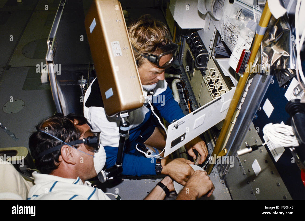 Sts 47 mission hi-res stock photography and images - Alamy