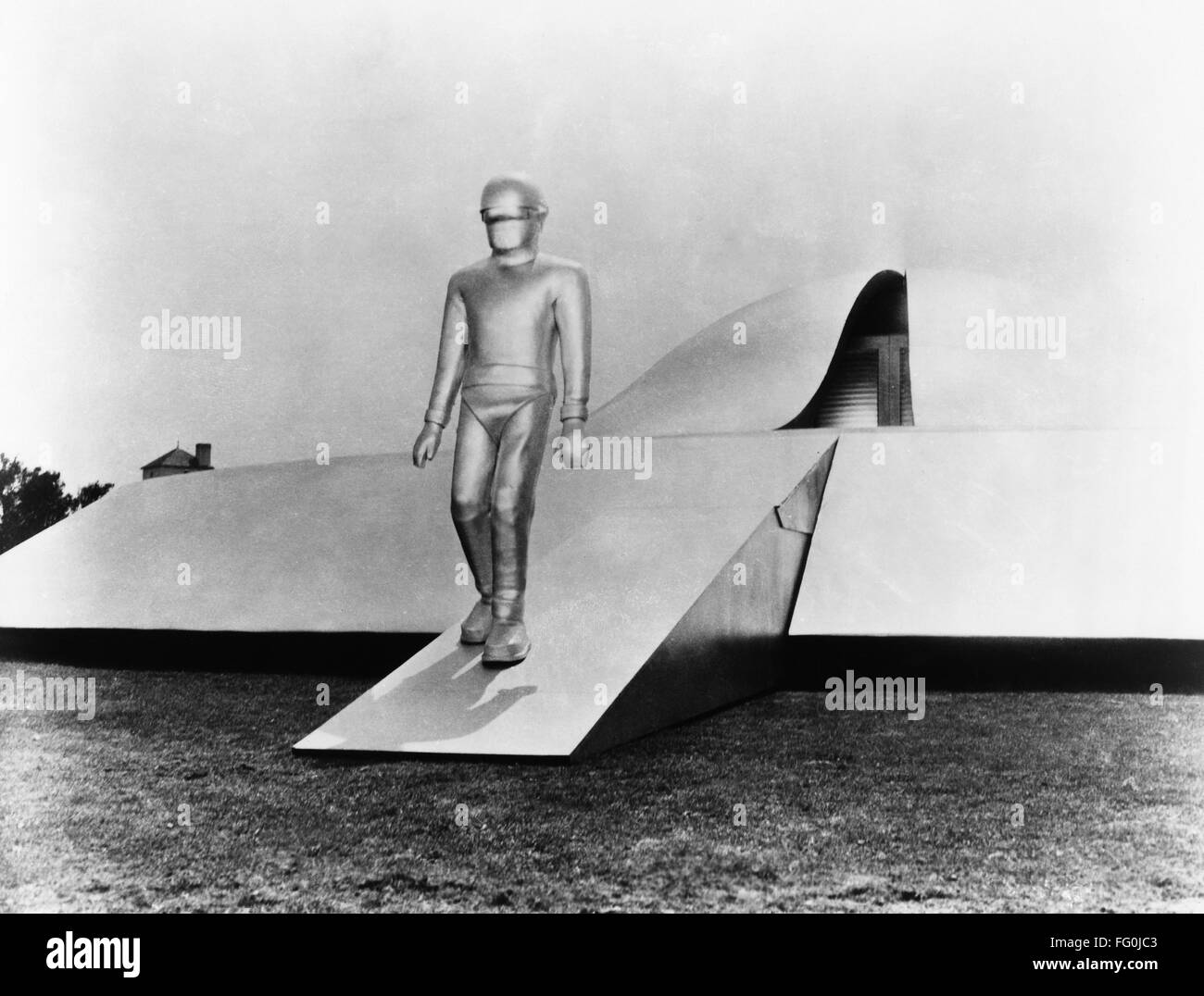 DAY THE EARTH STOOD STILL. /nThe robot, Gort, in a scene from the film ...