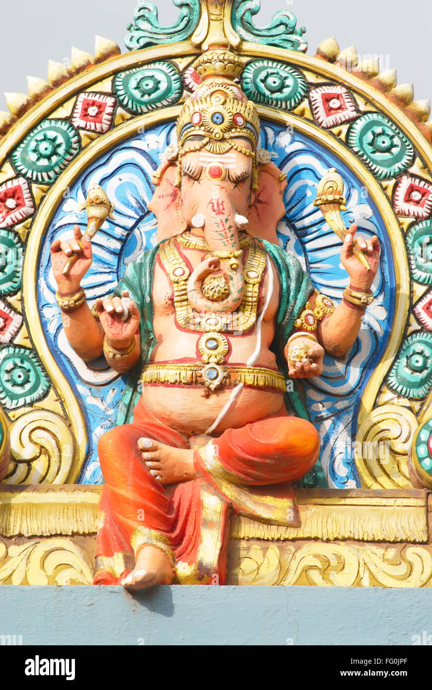 Statue of lord ganesh sitting on elephant hi-res stock photography and ...