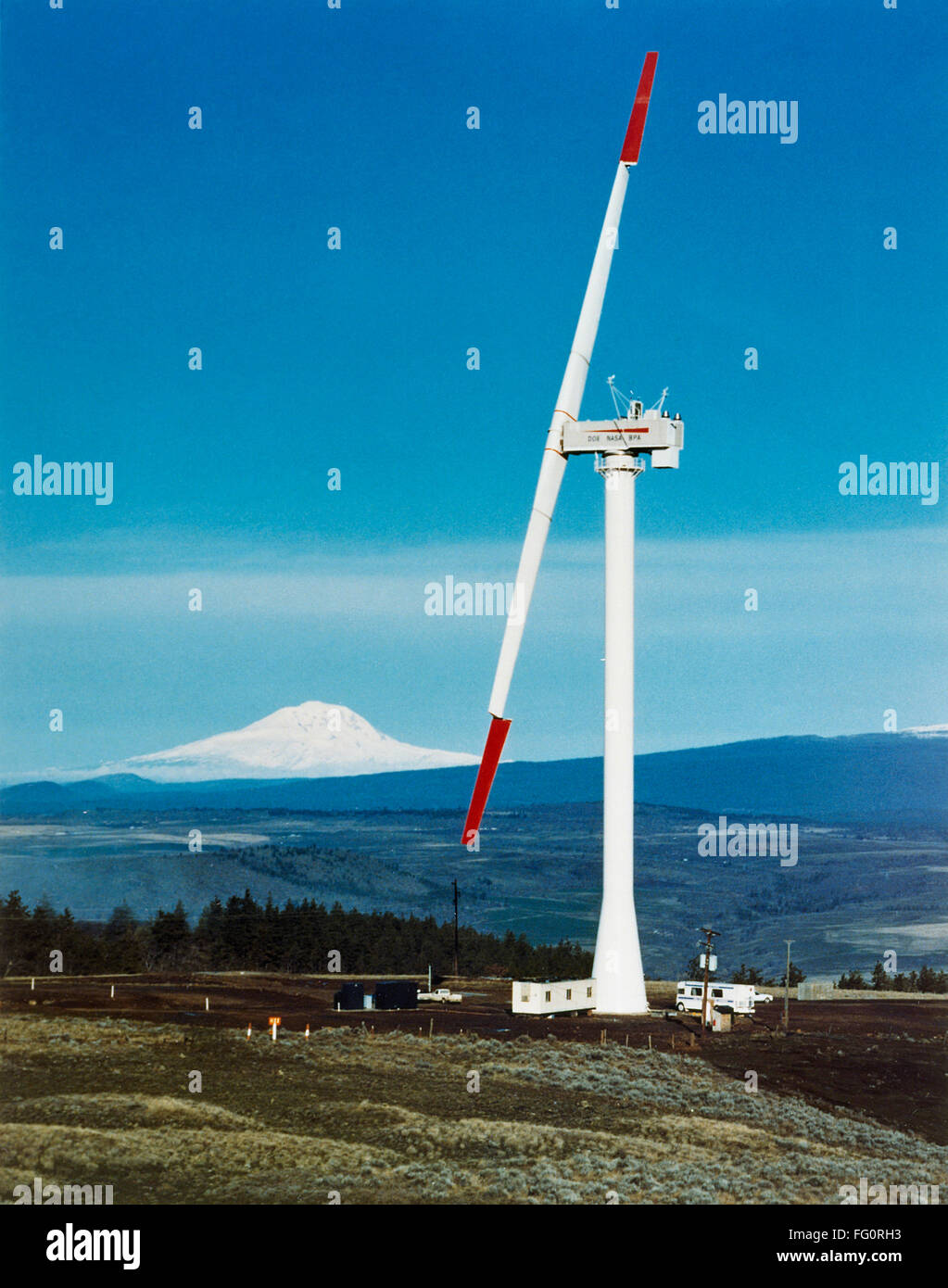 WASHINGTON: WIND TURBINE. /nA MOD-2 wind turbine designed by Boeing and ...