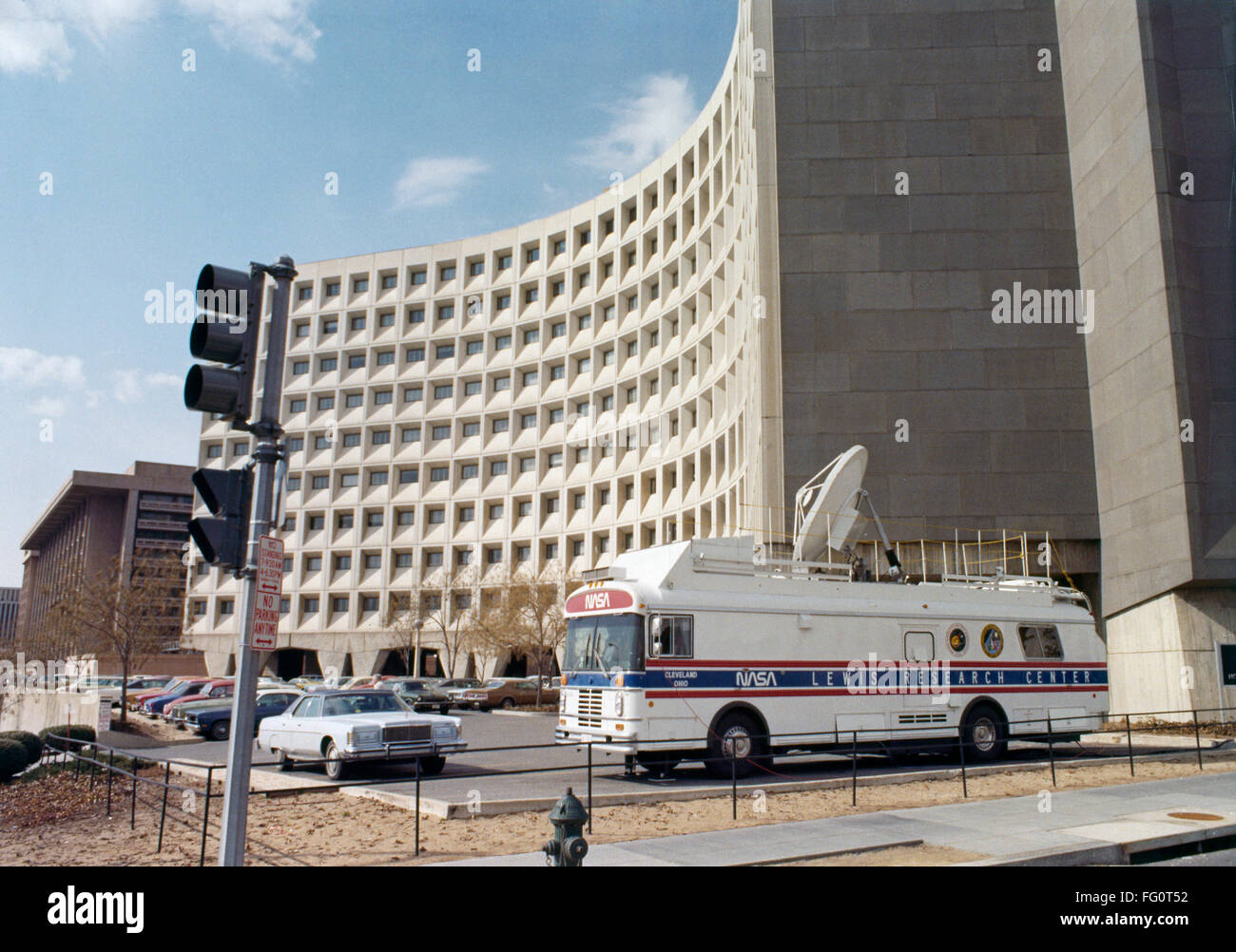 PORTABLE EARTH TERMINAL. /nA NASA Portable Earth Terminal (PET), a ...