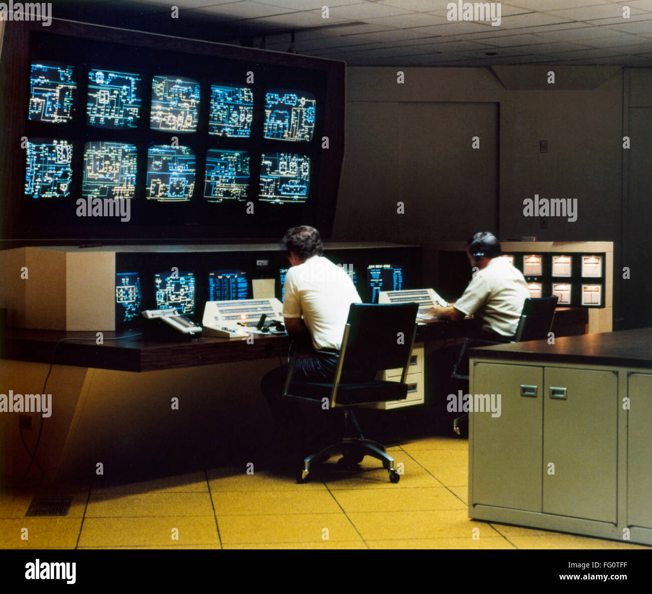 ELECTRICITY MONITOR, 1980. /nControl center of the System Automatic ...