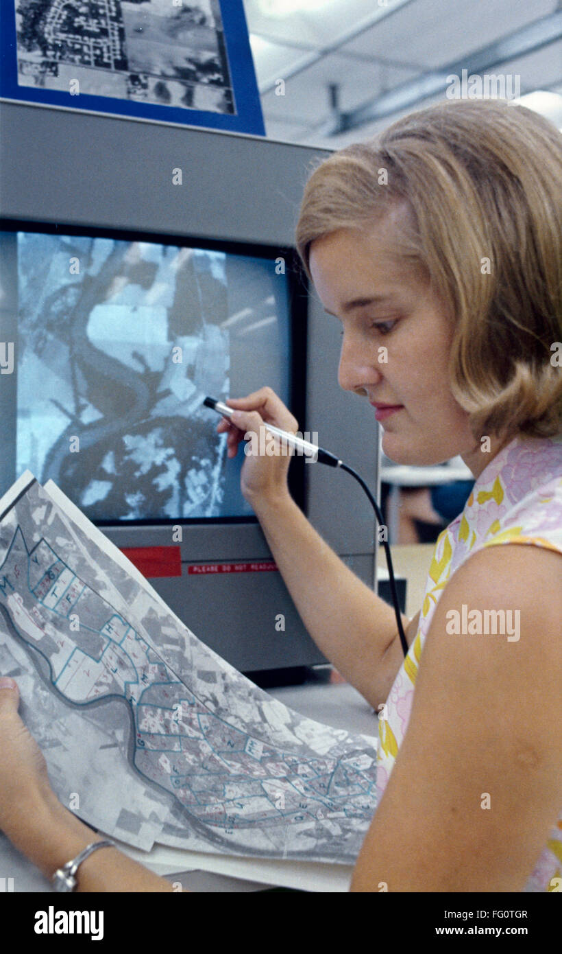 AGRICULTURAL RESEARCH, 1971. /nShirley Kay Hunt, a computer analyst at ...