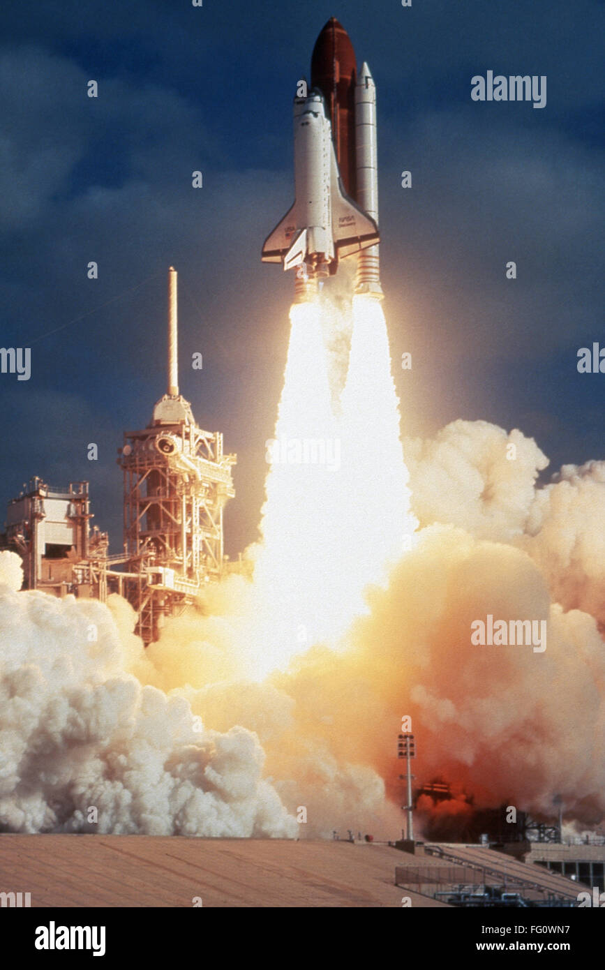 SPACE SHUTTLE LAUNCH, 1990. /nThe launch of the Space Shuttle Discovery ...