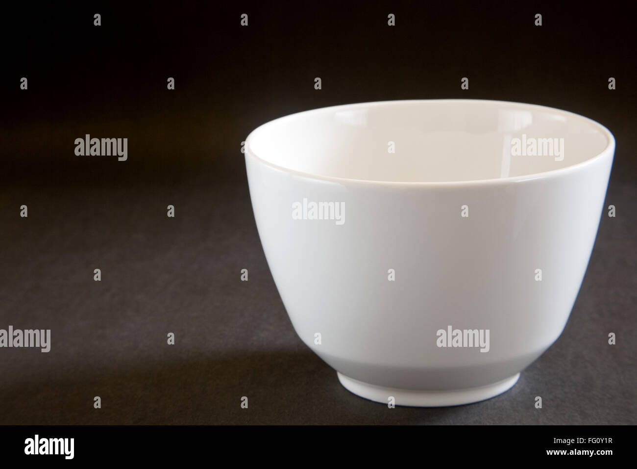 Empty bowl india hi-res stock photography and images - Alamy