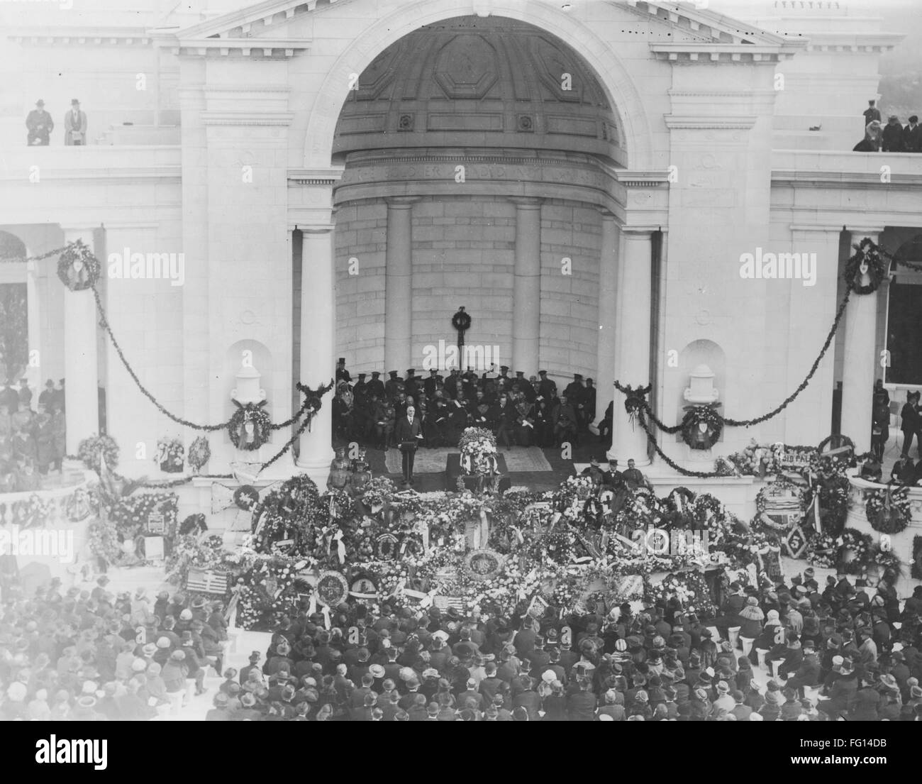 TOMB OF THE UNKNOWNS. /nBurial of an unknown World War I soldier in ...