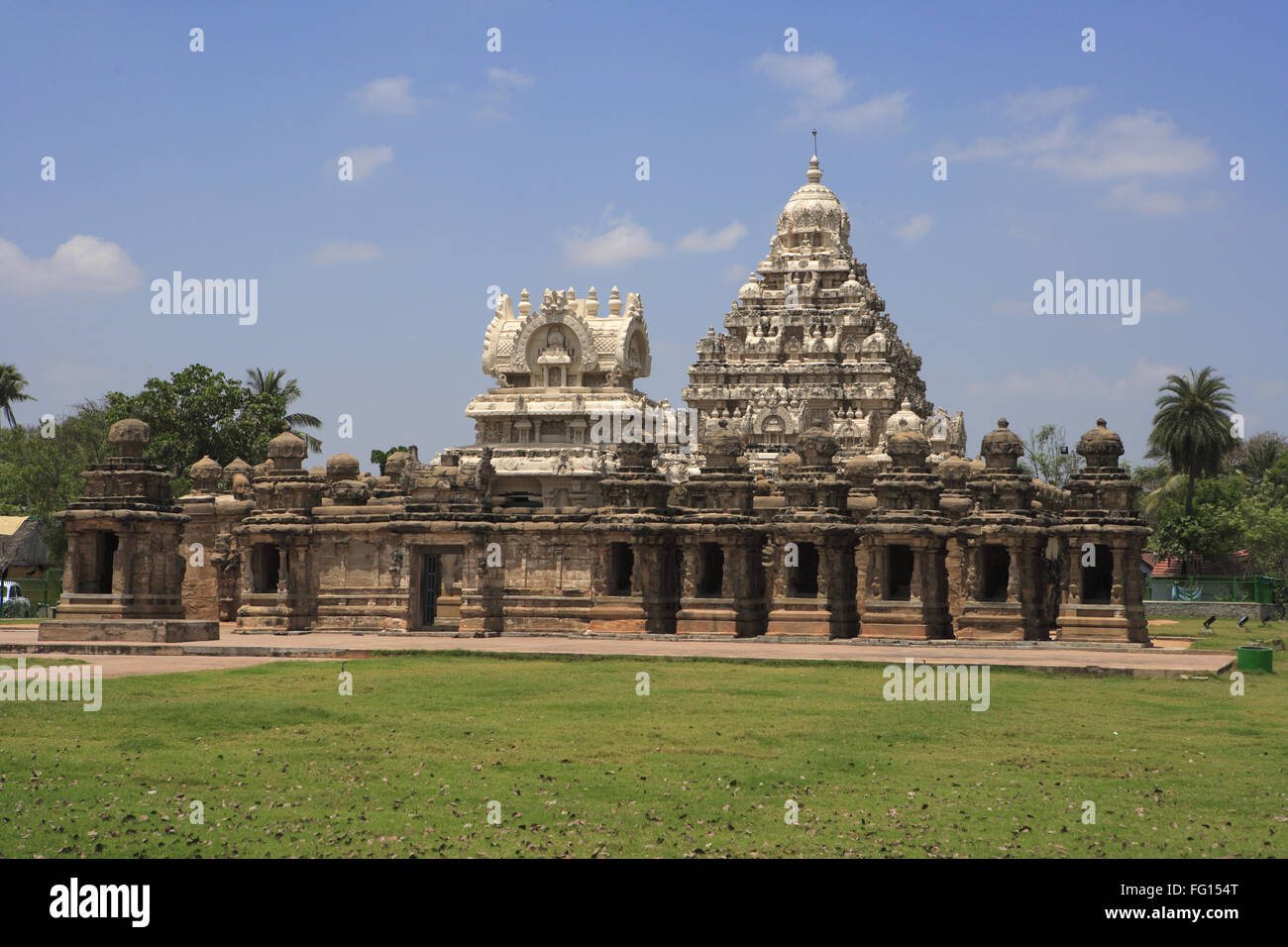 Kailasanatha temple , Dravidian temple architecture , Pallava period ...