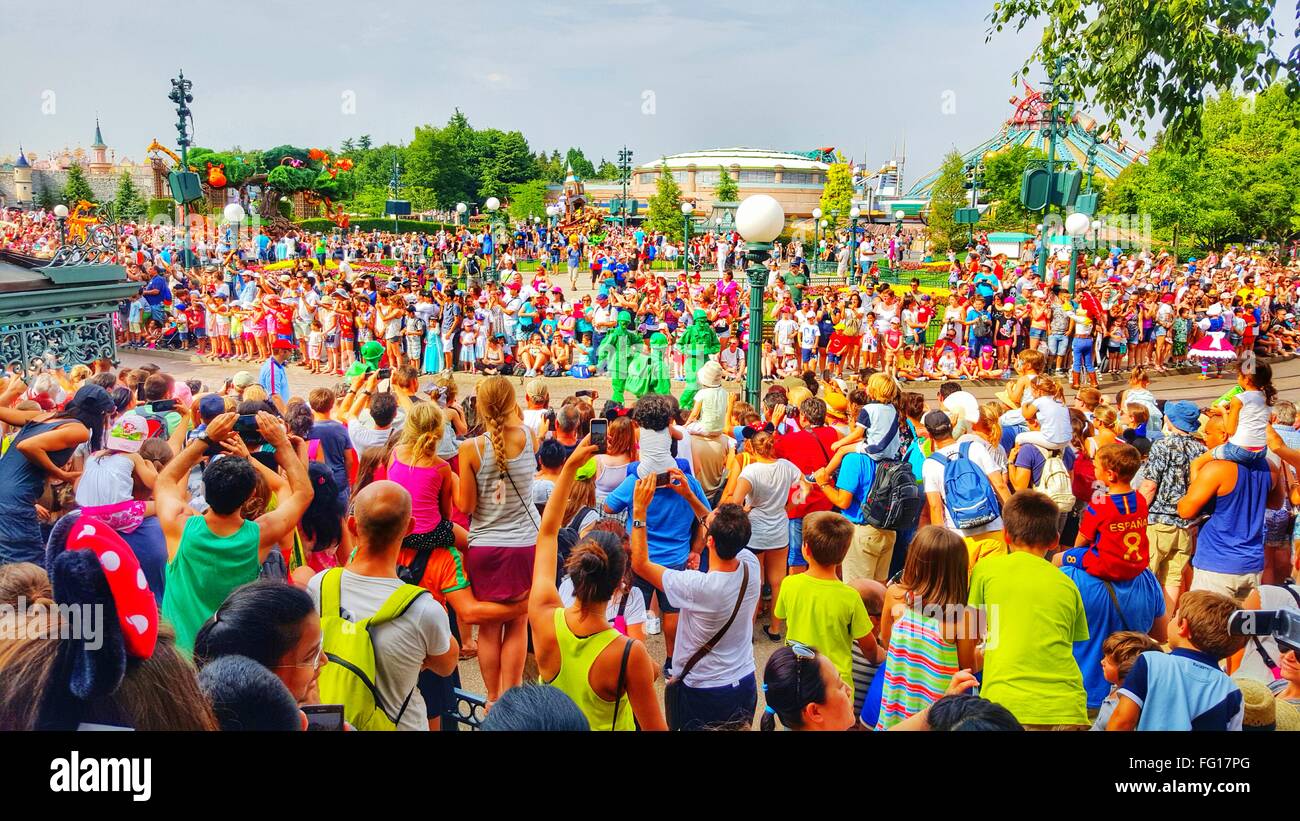 High angle crowd hi-res stock photography and images - Alamy