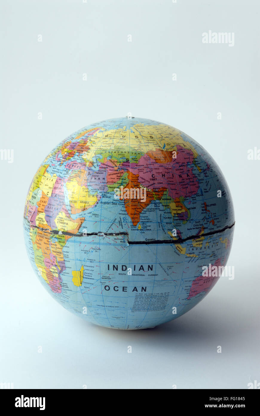 Globe world map broken world hi-res stock photography and images - Alamy