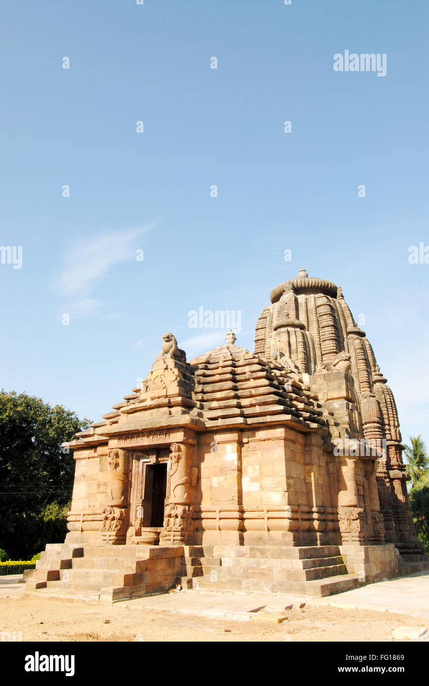 Red and gold temple hi-res stock photography and images - Alamy