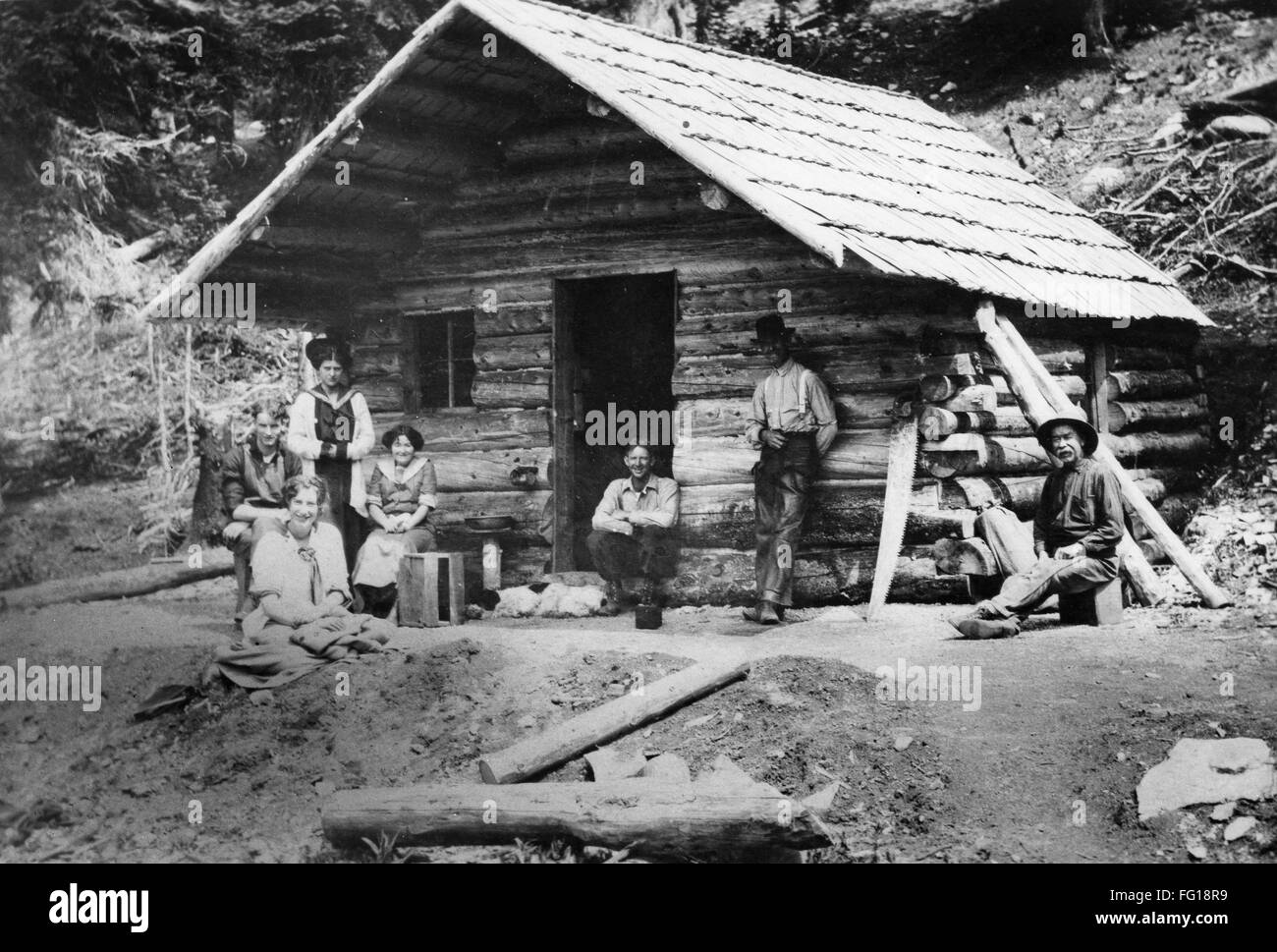 Men and women on frontier hi-res stock photography and images - Alamy