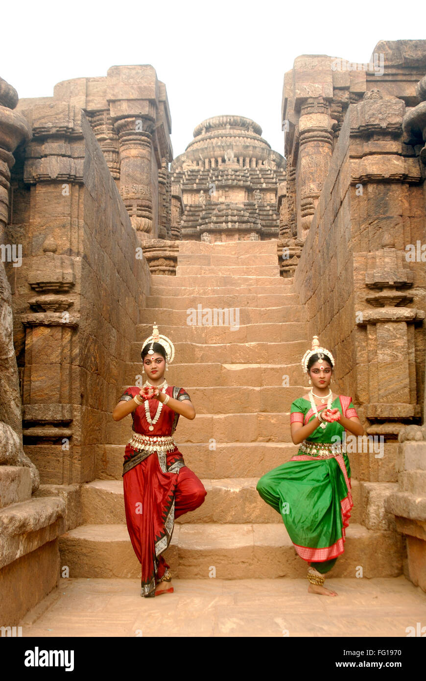 Woman performing odissi dance temple hi-res stock photography and images - Alamy