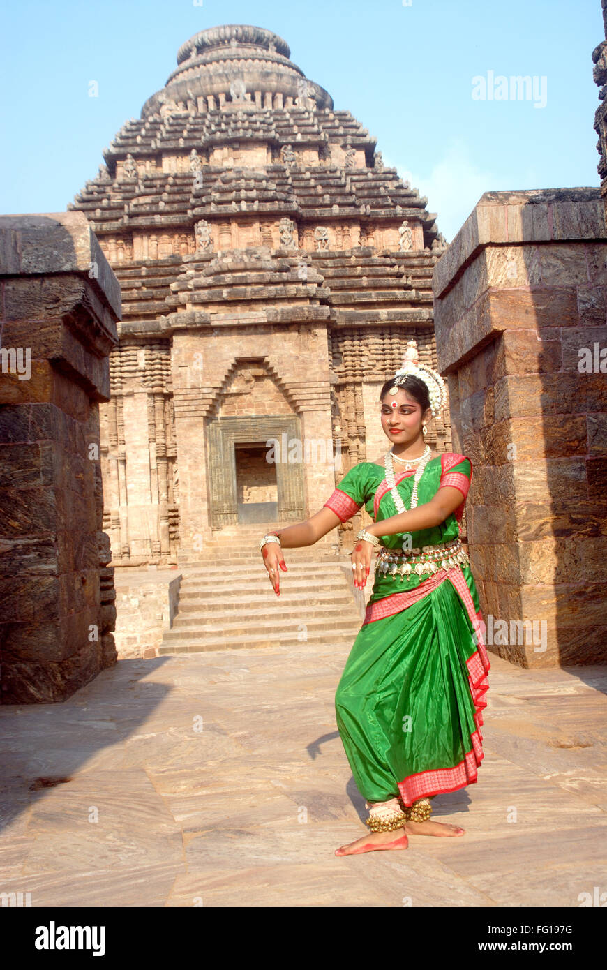 Artist performing dance in temple hi-res stock photography and images ...