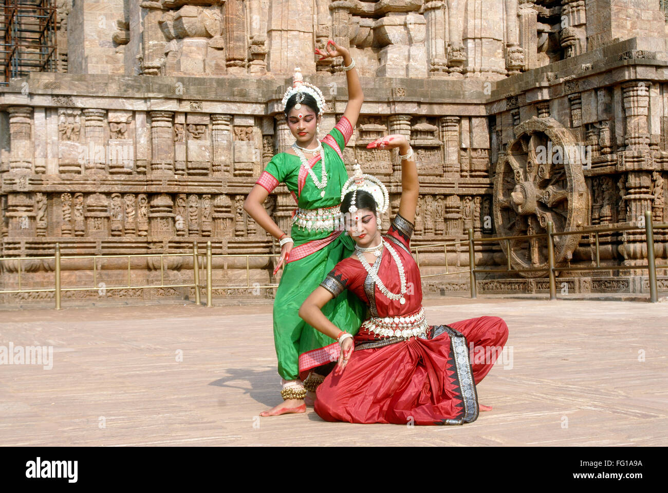 Woman performing odissi dance temple hi-res stock photography and images - Alamy