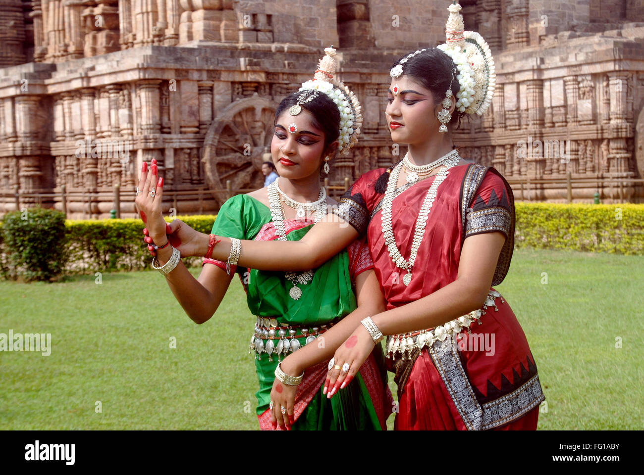 Odissi dancers pose hi-res stock photography and images - Alamy