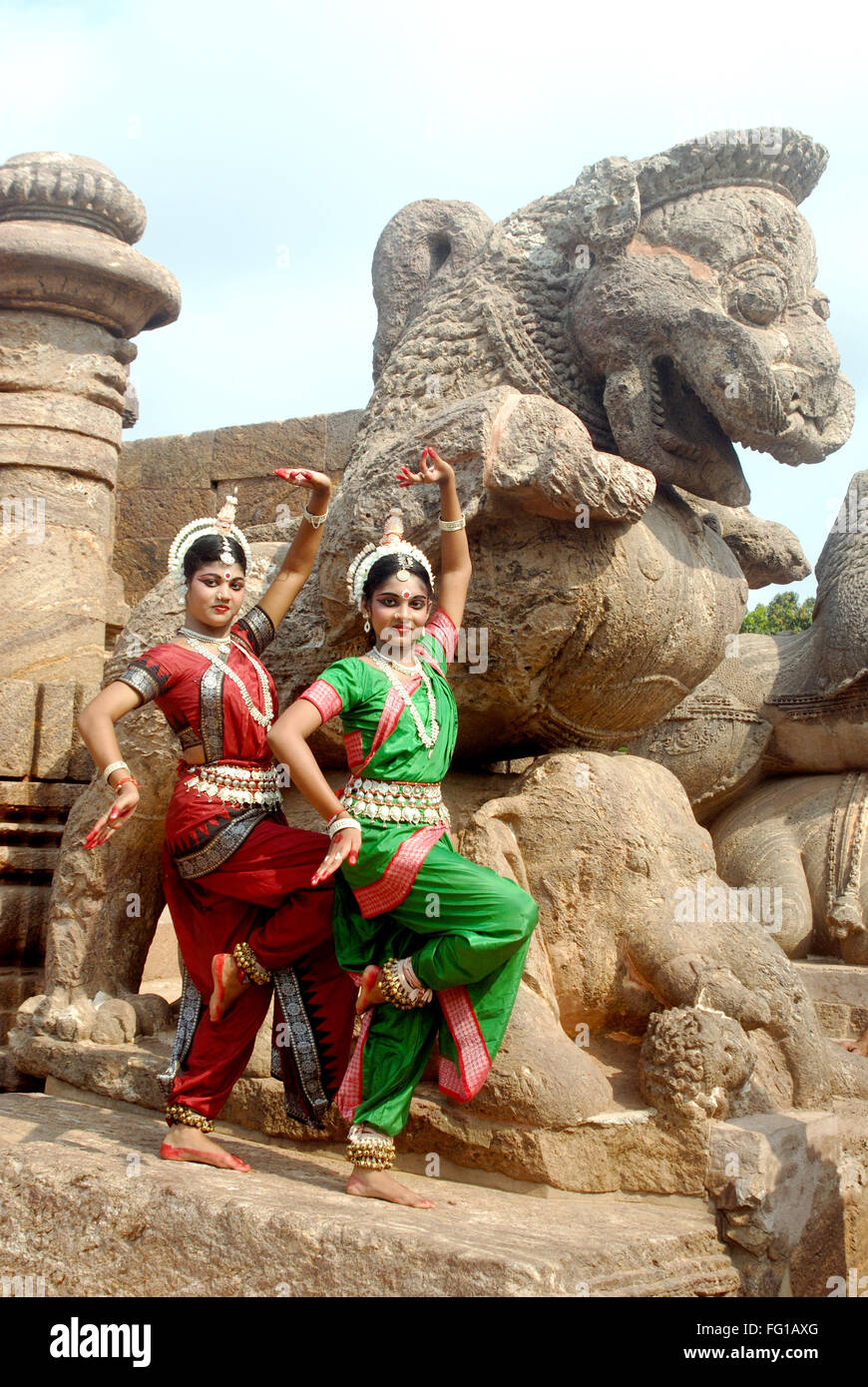 Woman performing odissi dance temple hi-res stock photography and ...