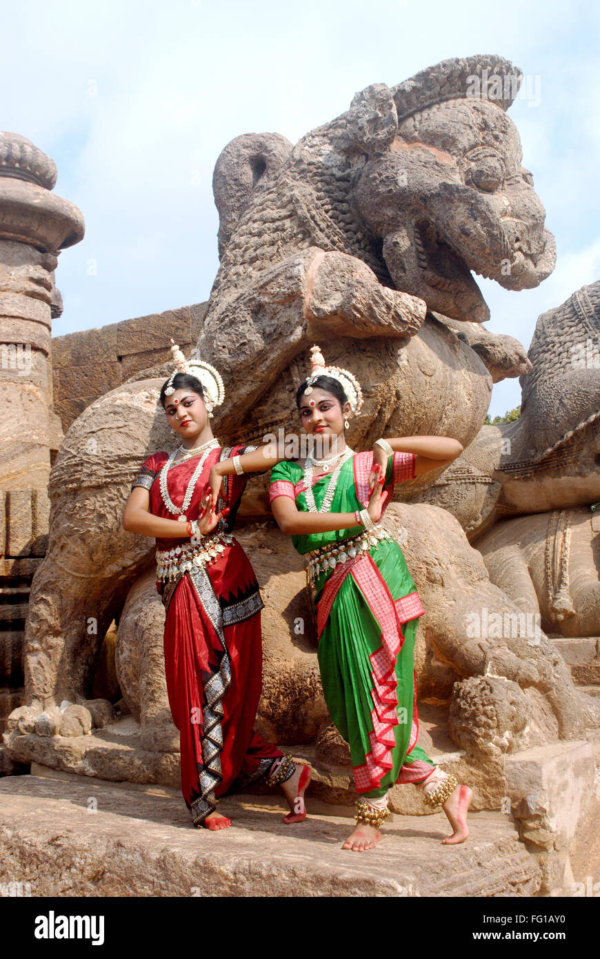 Woman performing odissi dance temple hi-res stock photography and images - Alamy