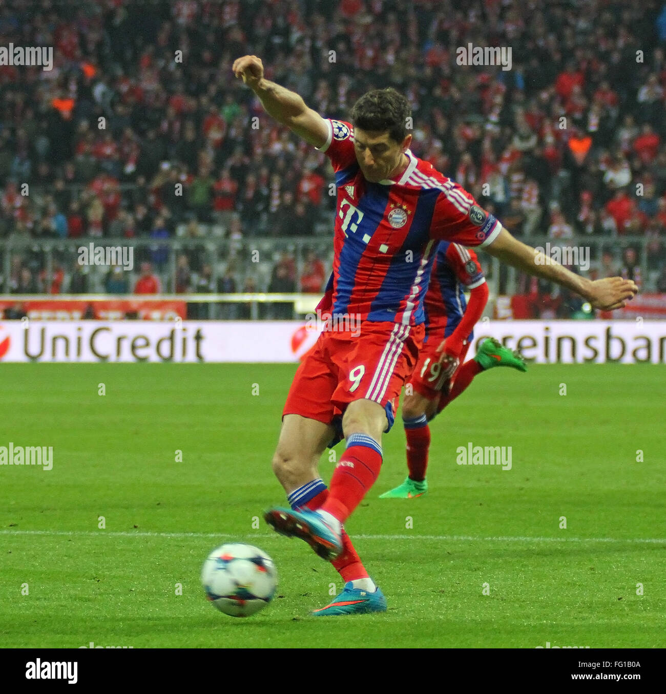Lewandowski champions league trophy hi-res stock photography and images ...