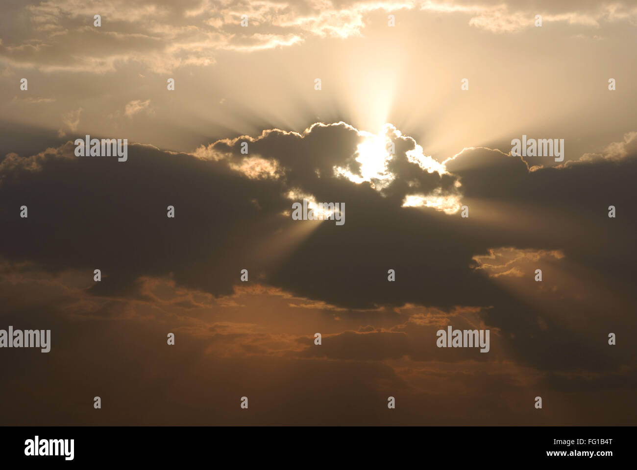 With sun behind clouds hi-res stock photography and images - Alamy