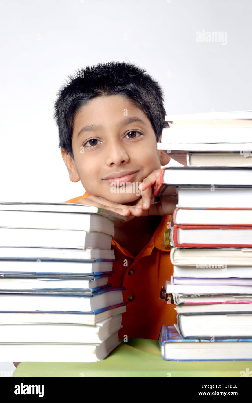 Kids book stack hi-res stock photography and images - Alamy