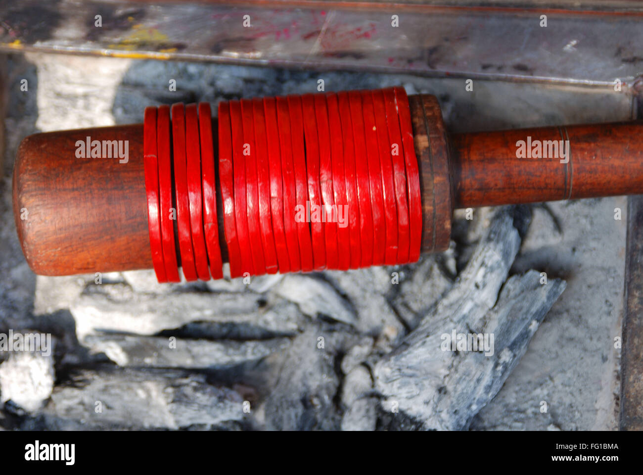 Wax bangles being heated , Jodhpur , Rajasthan , India Stock Photo - Alamy