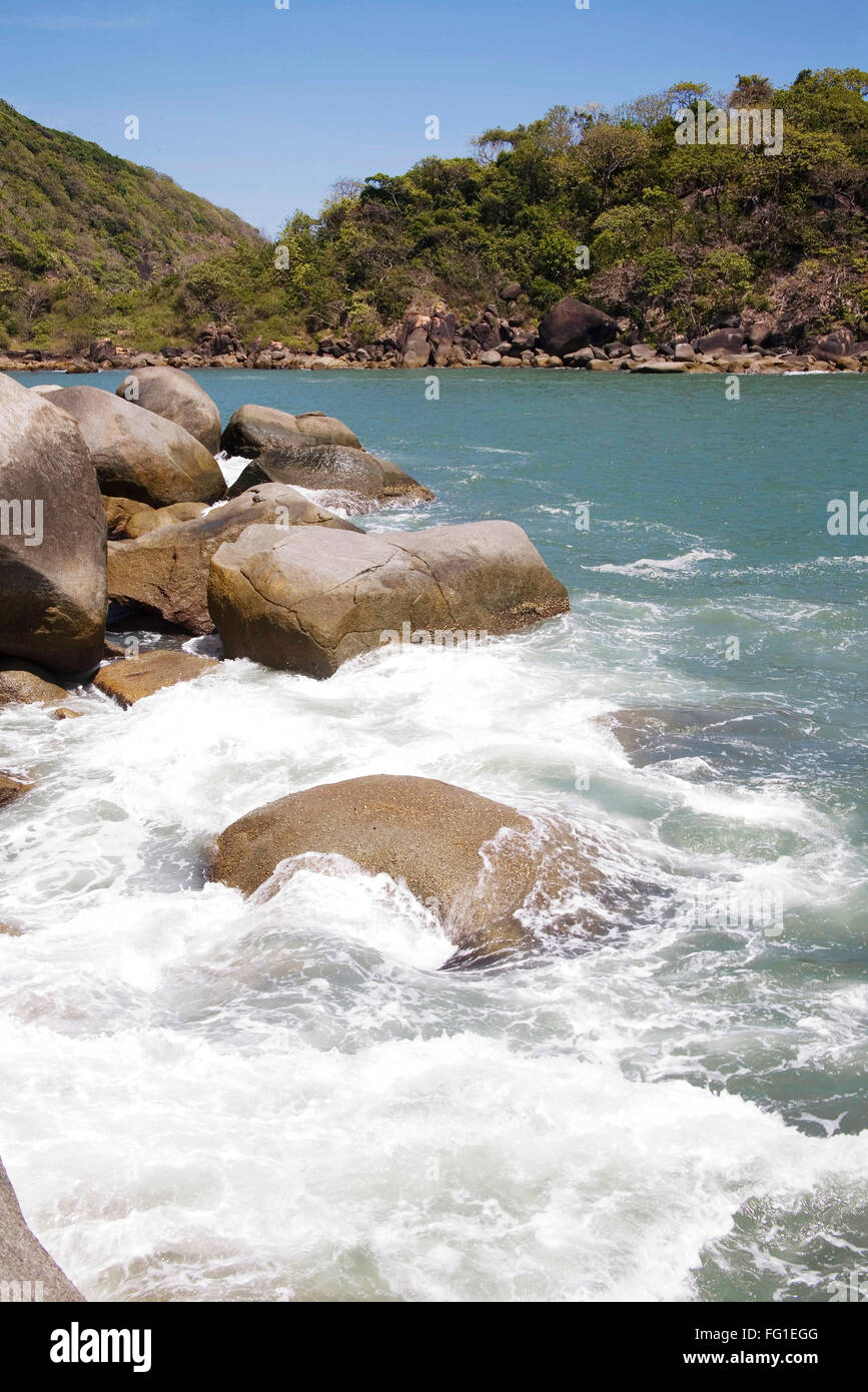 Sea waves on beach rocks hi-res stock photography and images - Alamy