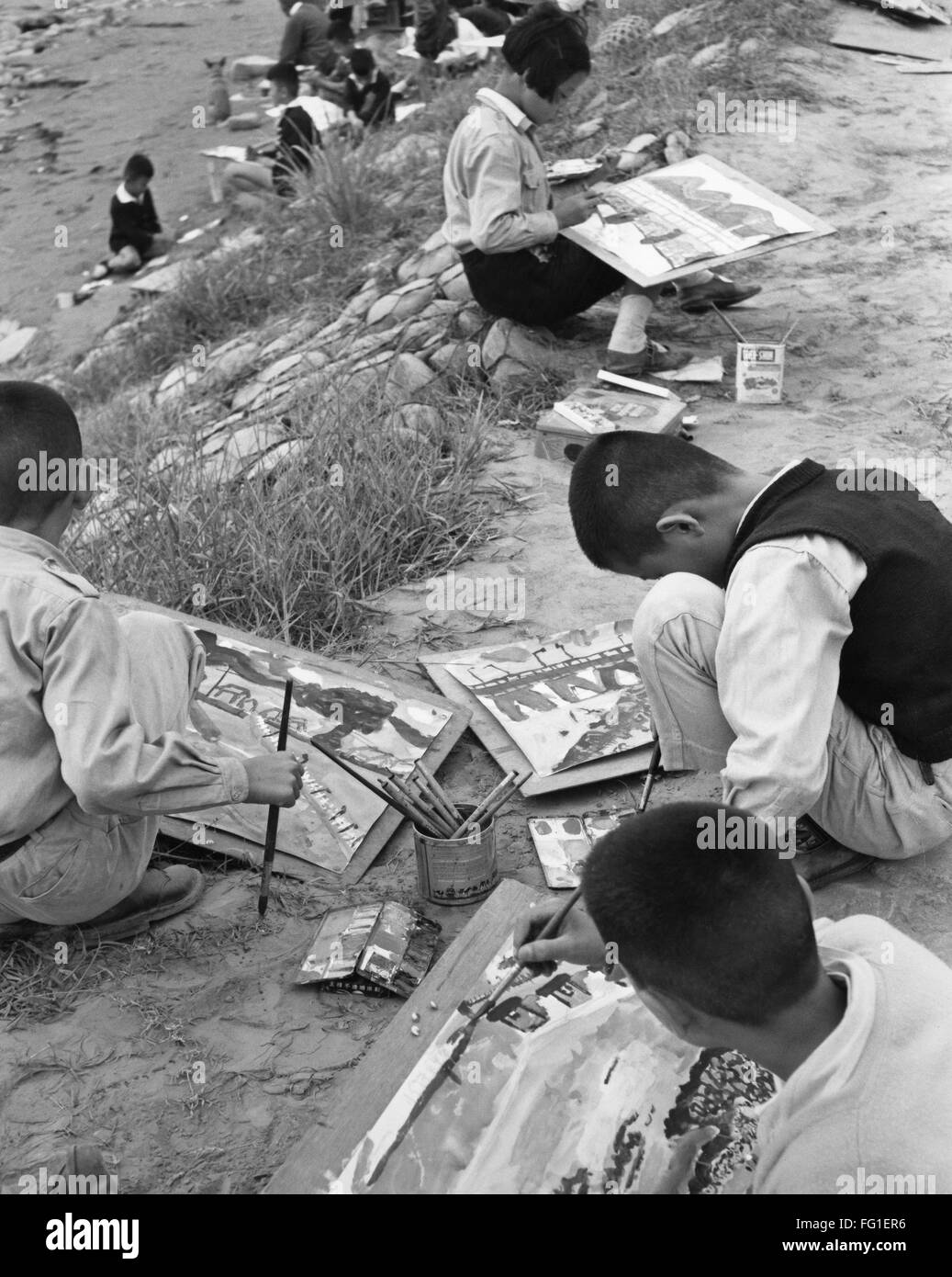 China Art Students Nyoung Chinese Students At An Outdoor Art Class