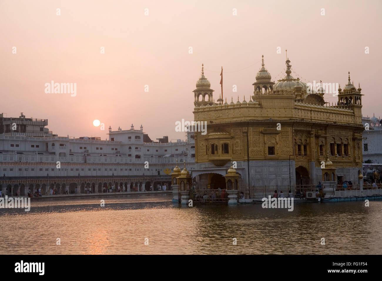 Harimandir Sahib swarn mandir or golden temple , Amritsar , Punjab ...