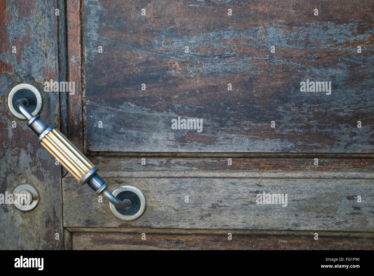 old door handle and key hole Stock Photo - Alamy