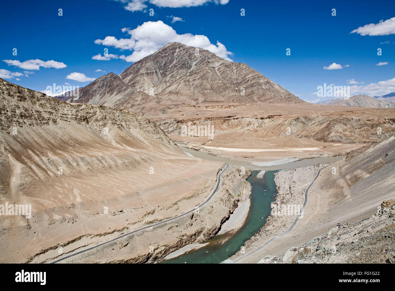 Confluence green water river Indus muddy brown water of river Zanskar ...