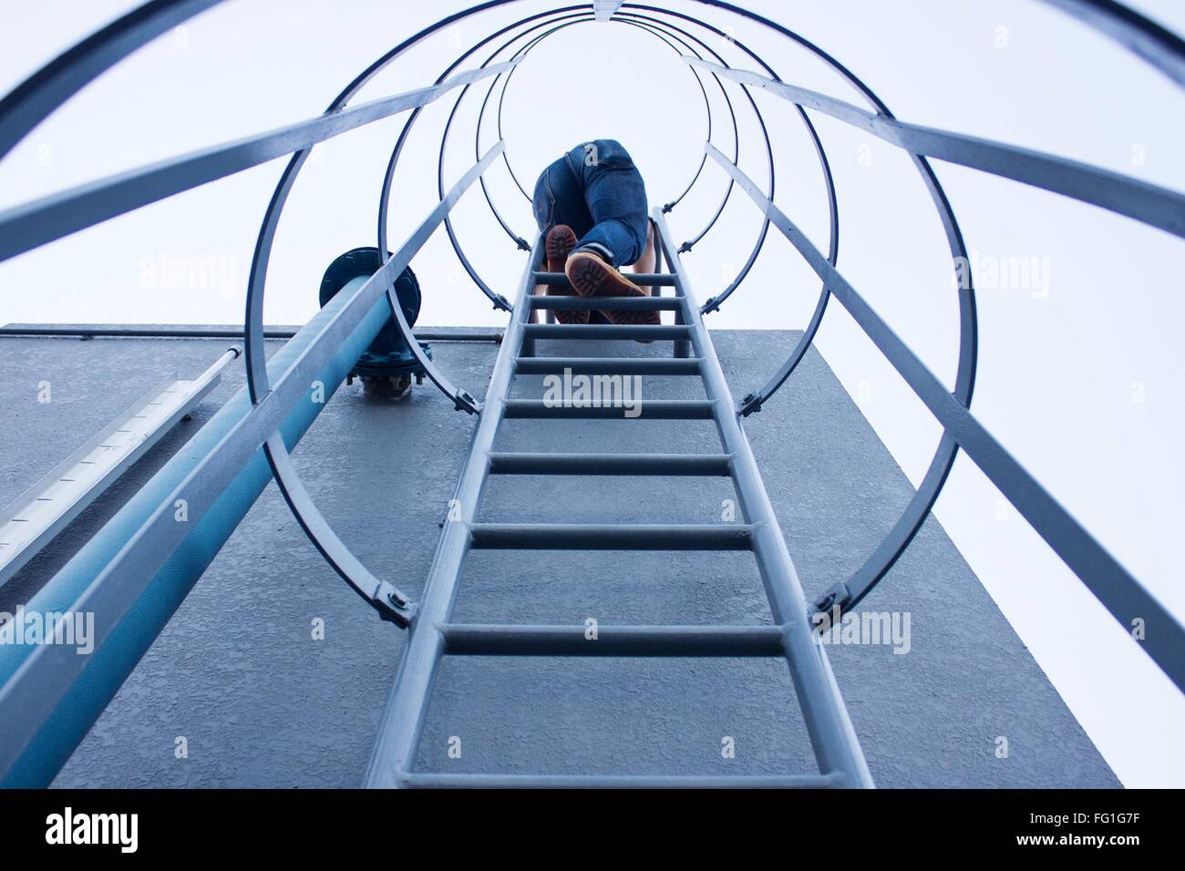 Man ladder outdoors hi-res stock photography and images - Alamy