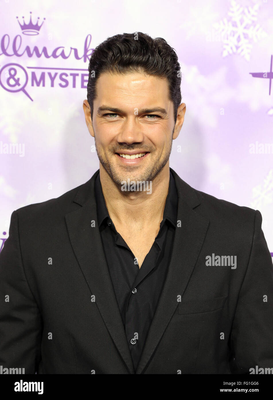 Ryan paevey hallmark hi-res stock photography and images - Alamy