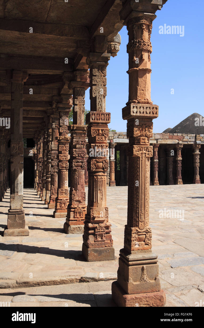 Quwwat ul Islam mosque and pillars details in Qutab Minar complex built ...