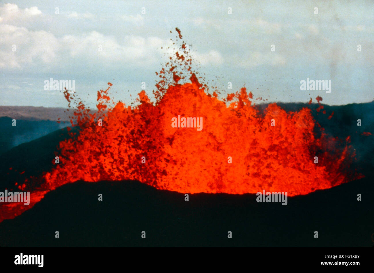 Mauna loa volcano eruption 1984 hi-res stock photography and images - Alamy
