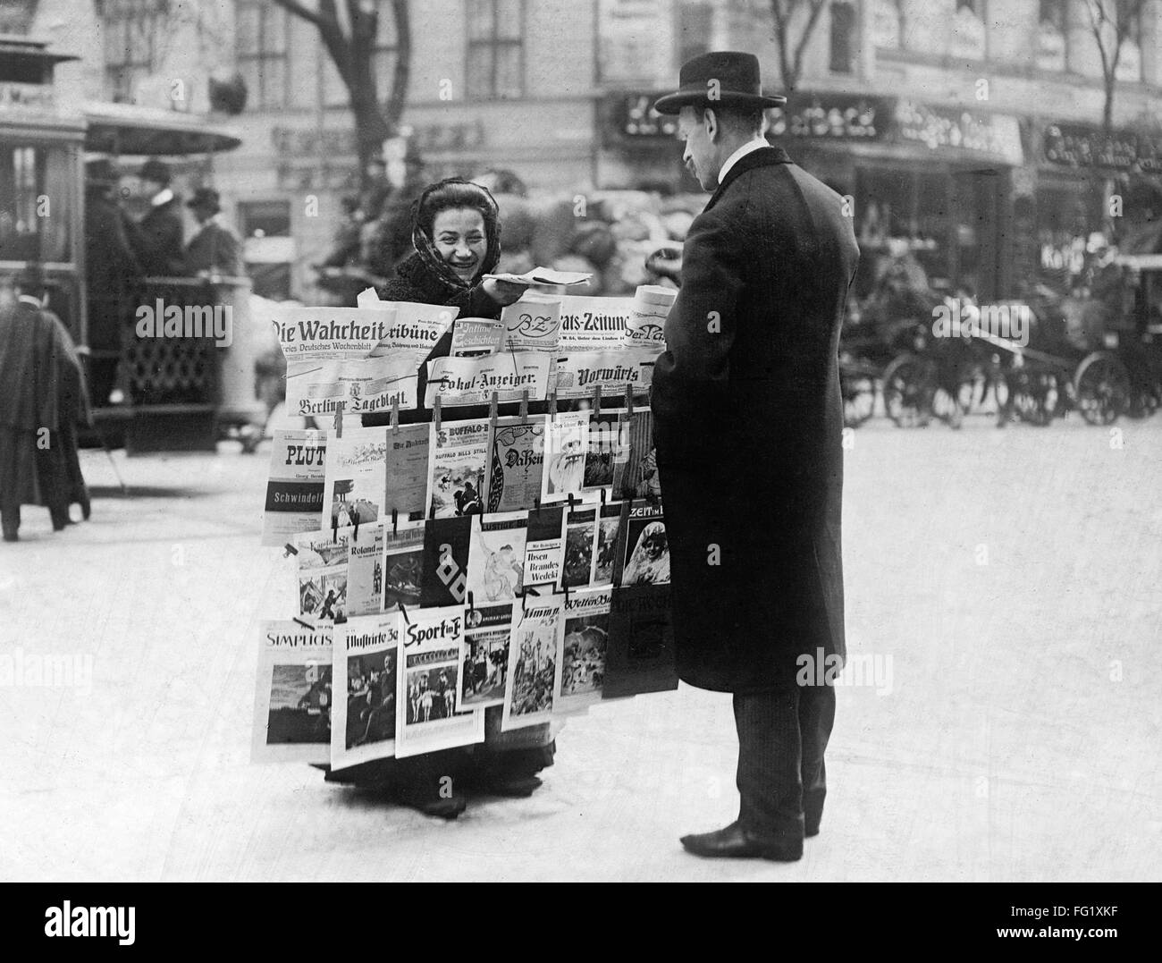 Man selling newspaper hi-res stock photography and images - Alamy