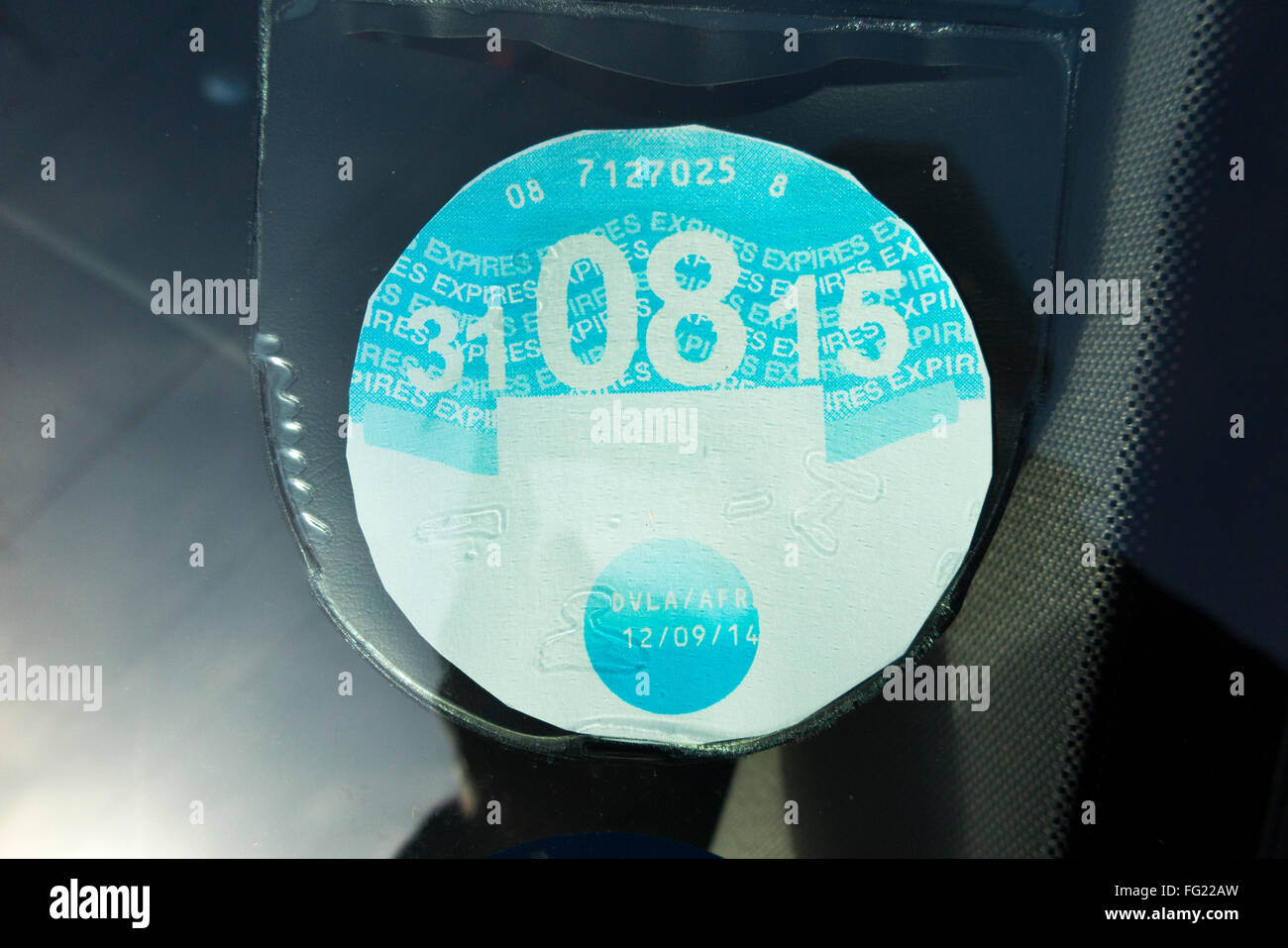Tax disc on car windscreen hi-res stock photography and images - Alamy