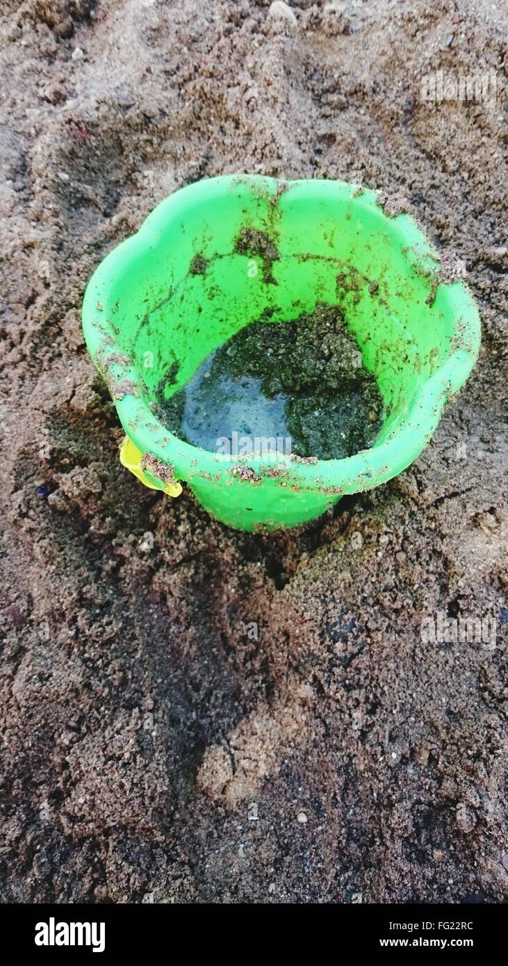 Beach bucket hi-res stock photography and images - Alamy