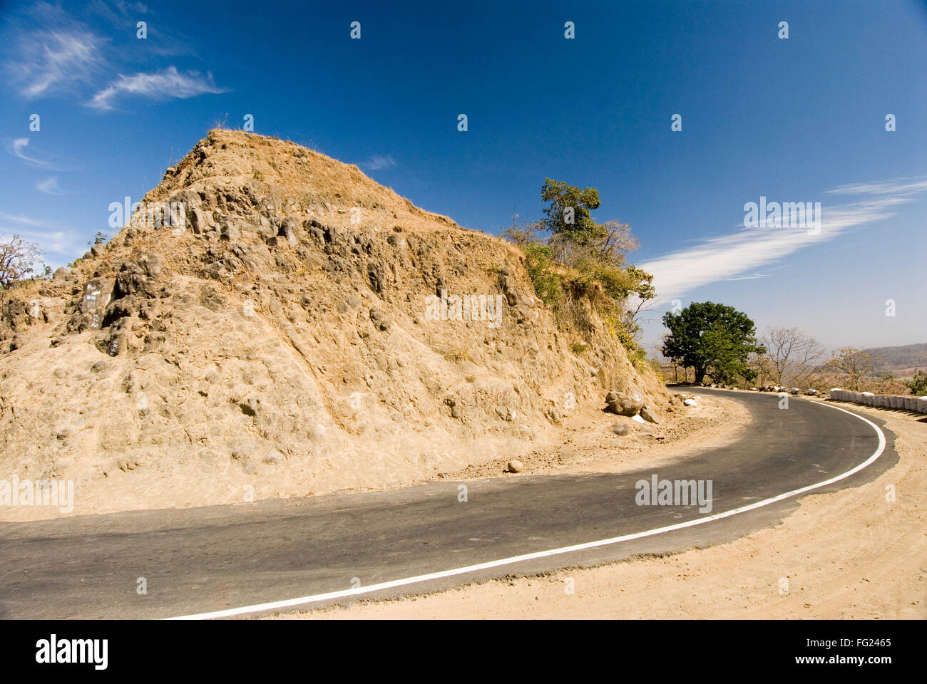 Curved road hi-res stock photography and images - Alamy