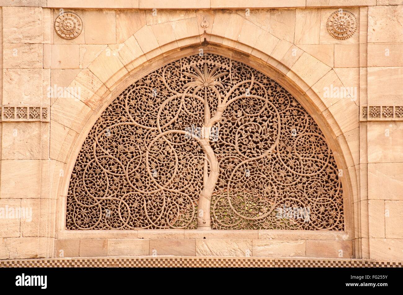 Wall carved mosque design hi-res stock photography and images - Alamy