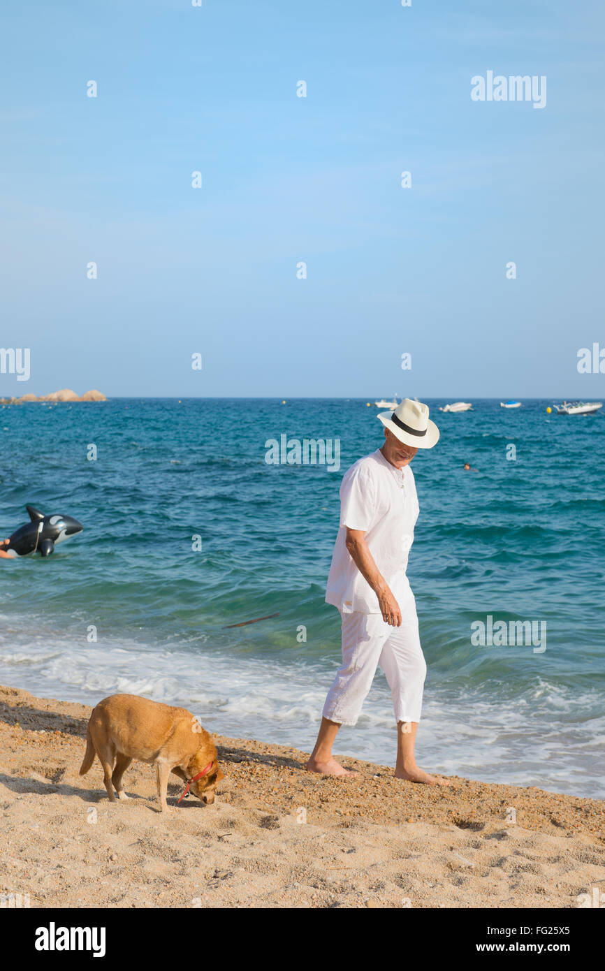 Old man walking dog hi-res stock photography and images - Alamy