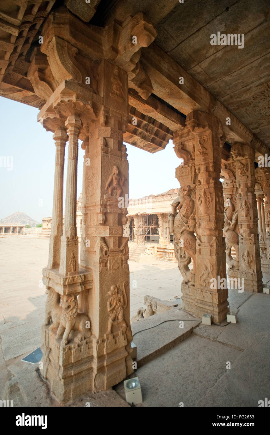 Pillars carving hi-res stock photography and images - Alamy