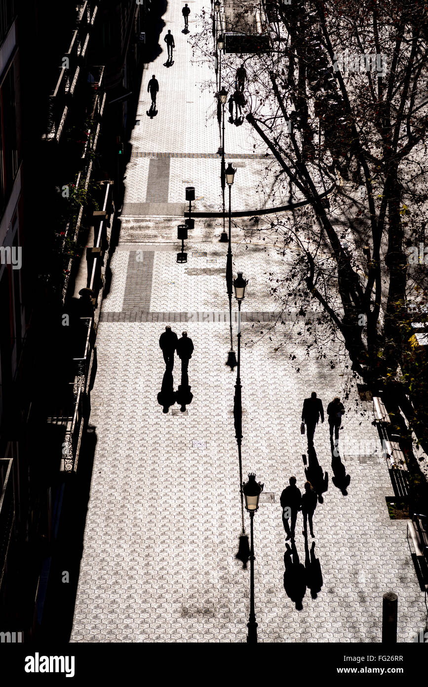 Shadow people street crowd hi-res stock photography and images - Alamy