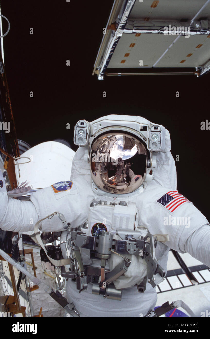 RICHARD LINNEHAN (1957- ). /nAmerican astronaut. Performing ...