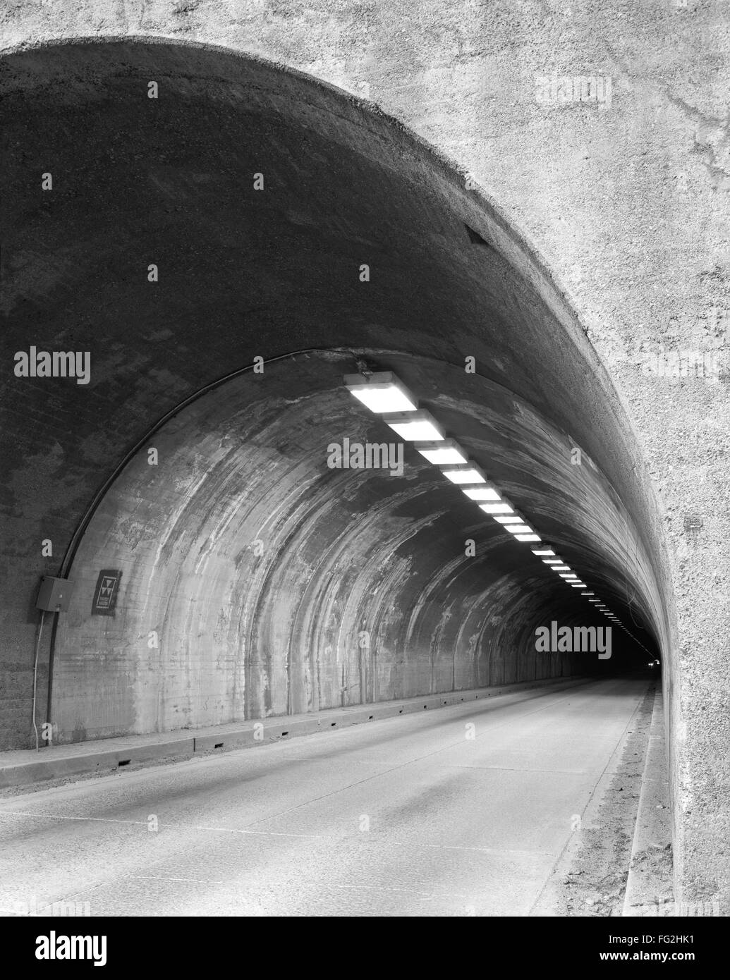 YOSEMITE: WAWONA TUNNEL. /nWawona Tunnel, built through a mountain in ...